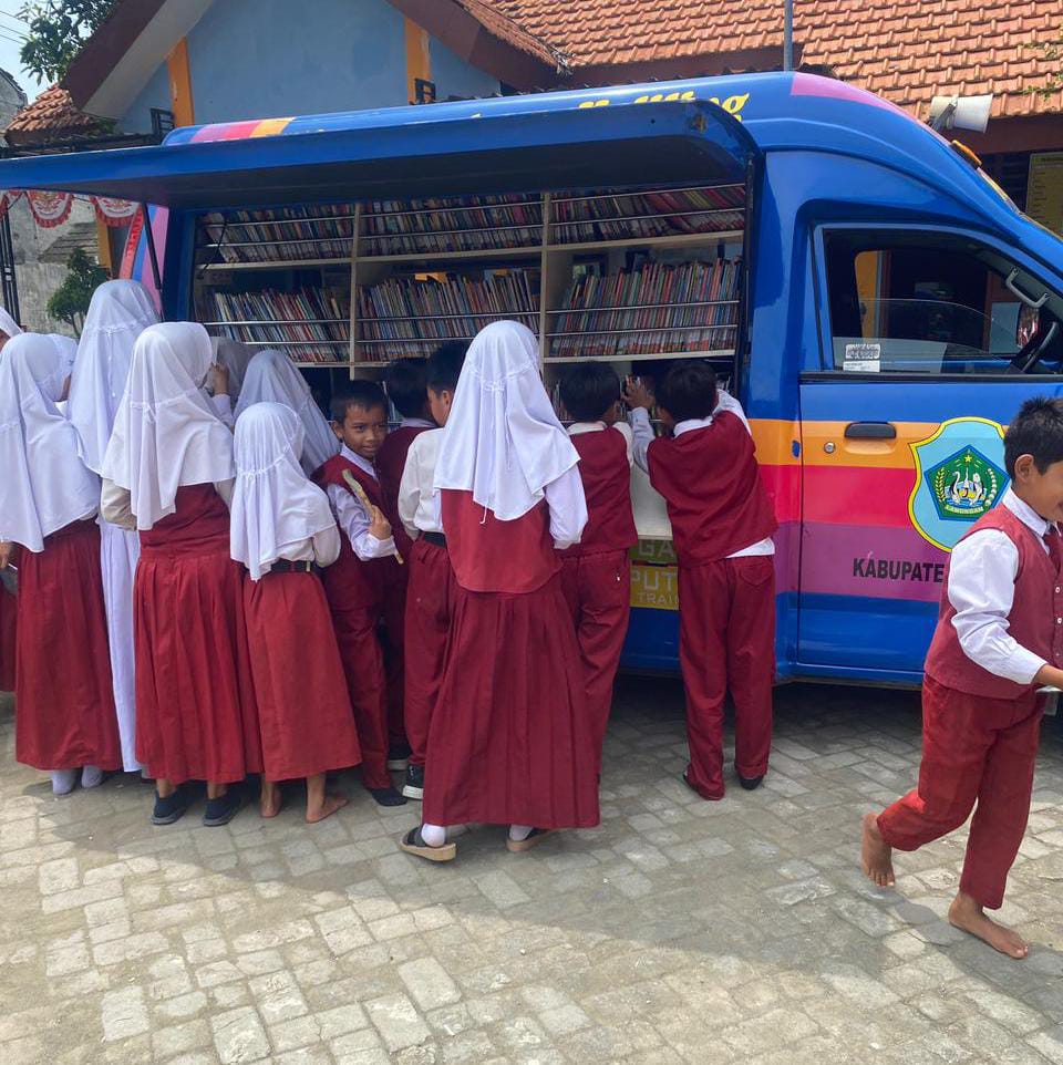 MPK LITERASI SERU GOES TO SCHOOL GIATKAN LITERASI DI SDN MLATI ...