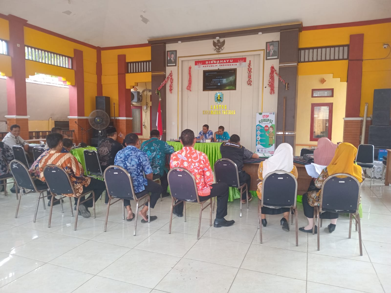 RAPAT EVALUASI PBB TAHUN 2025 OLEH BAPENDA DI KECAMATAN PACIRAN ...