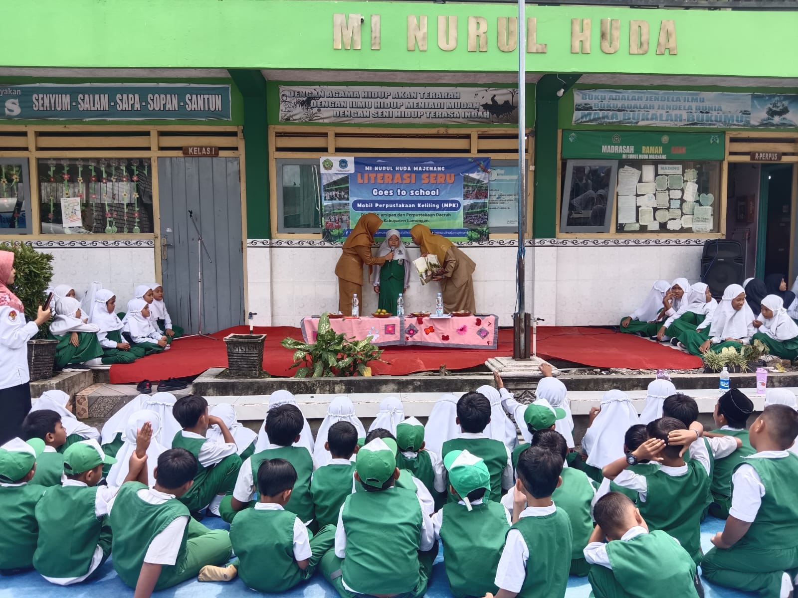 MPK LITERASI SERU GOES TO SCHOOL BUDAYAKAN LITERASI DI MI NURUL HUDA ...
